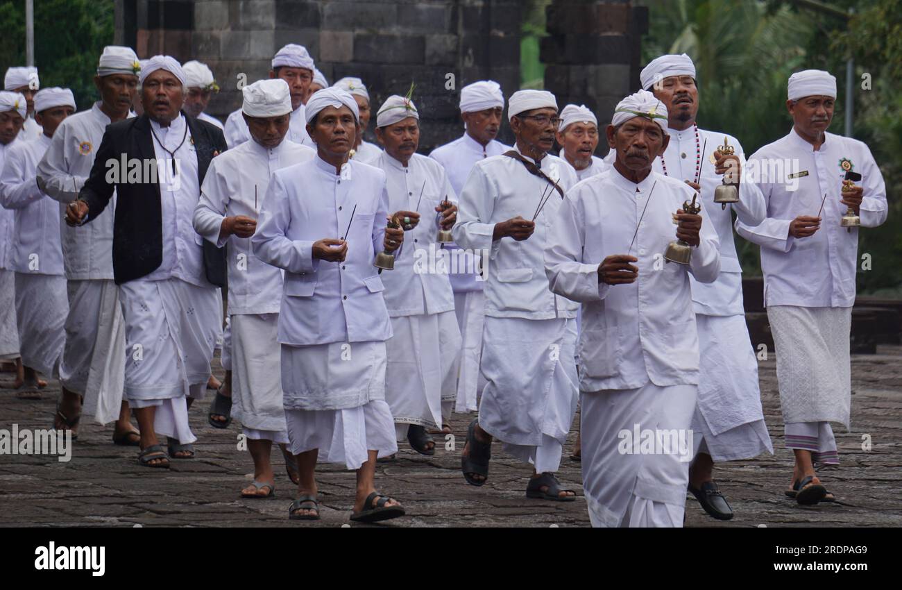 The procession of the Wedar Hayuning Penataran. This ceremony is held ...