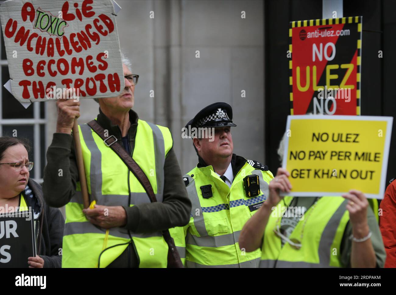 London, UK. 22nd July, 2023. Protesters hold up anti-ULEZ signs outside ...