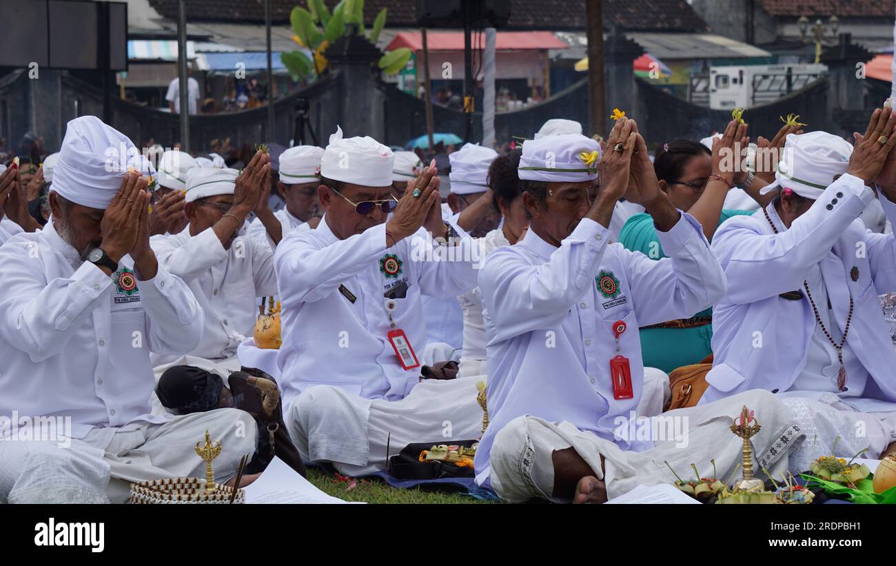 The procession of the Wedar Hayuning Penataran. This ceremony is held ...