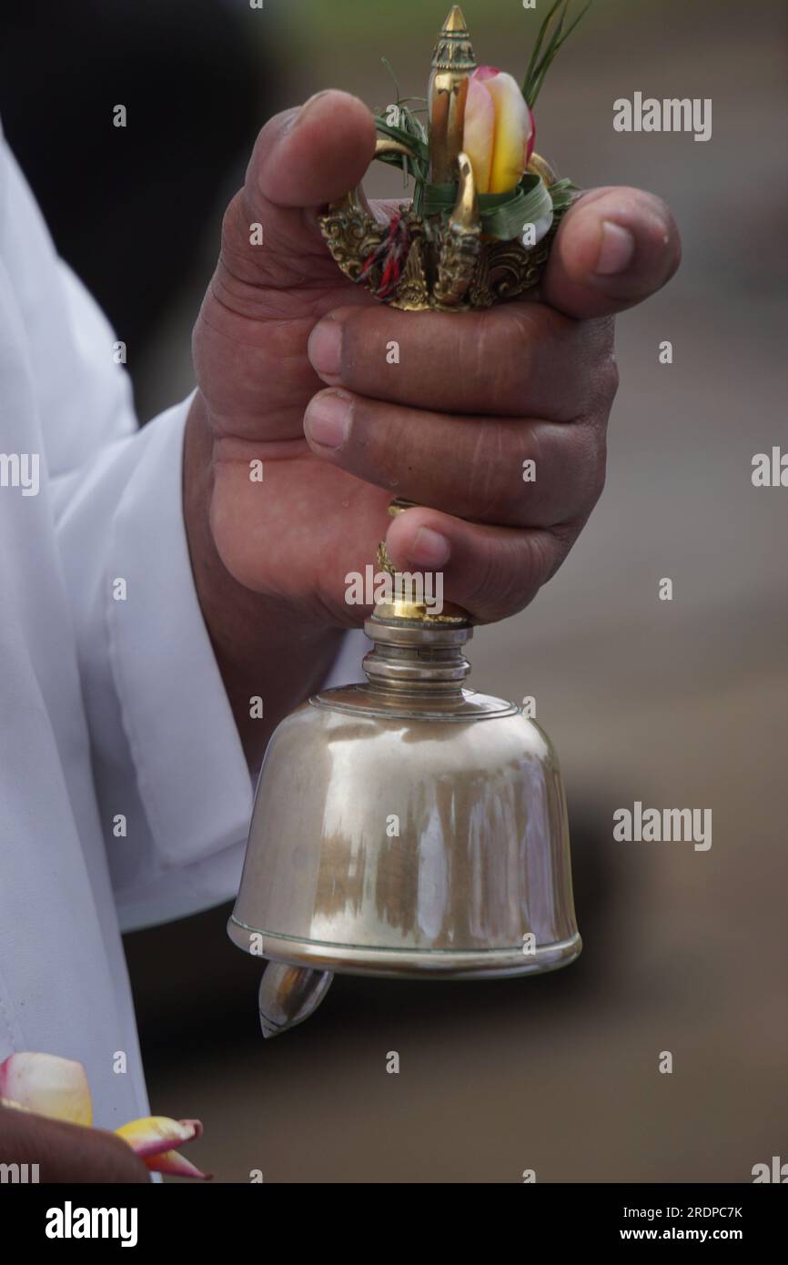 Hinduism pray hi-res stock photography and images - Alamy