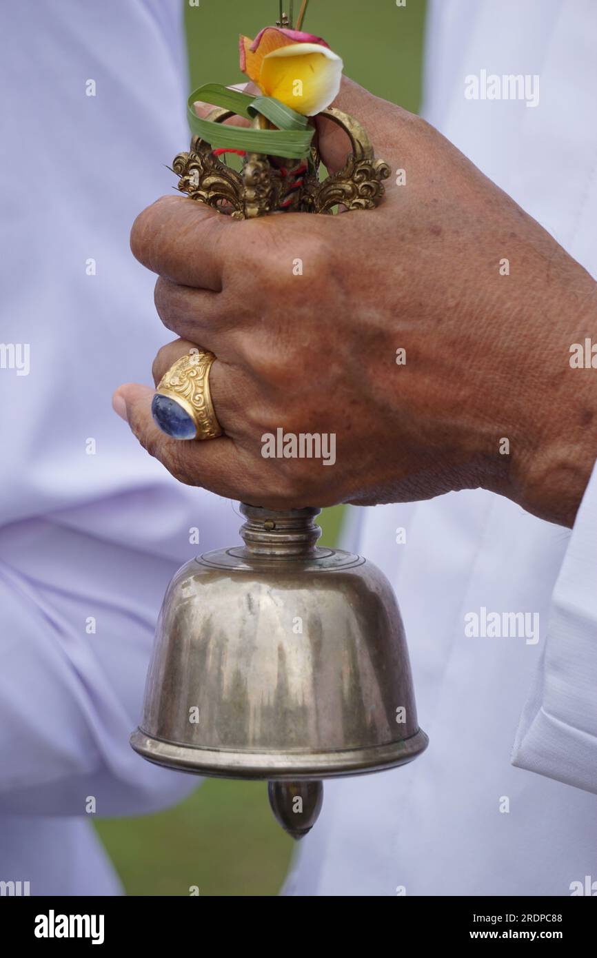 Hinduism pray with hold a bell Stock Photo - Alamy