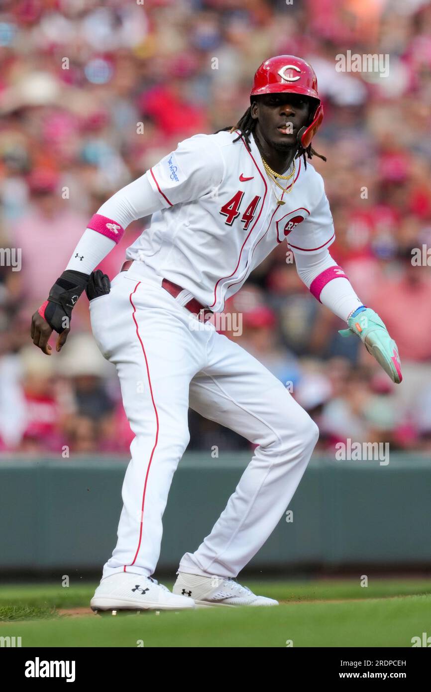 Cincinnati Reds' Elly De La Cruz takes his lead from third base during ...