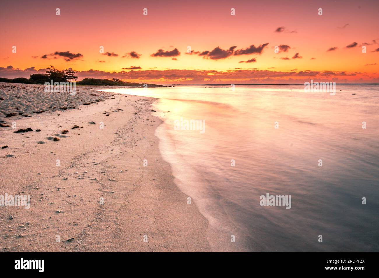 Majestic Mauritius Beachscape - Captivating sunrise over the sea ...