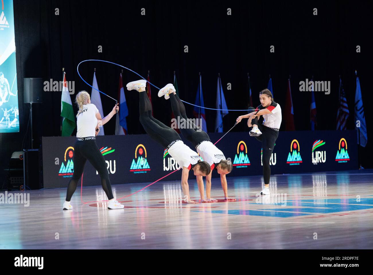 Women double dutch jump rope hi-res stock photography and images - Alamy