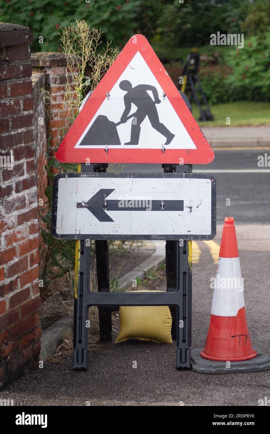 Roadworks arrow hi-res stock photography and images - Alamy