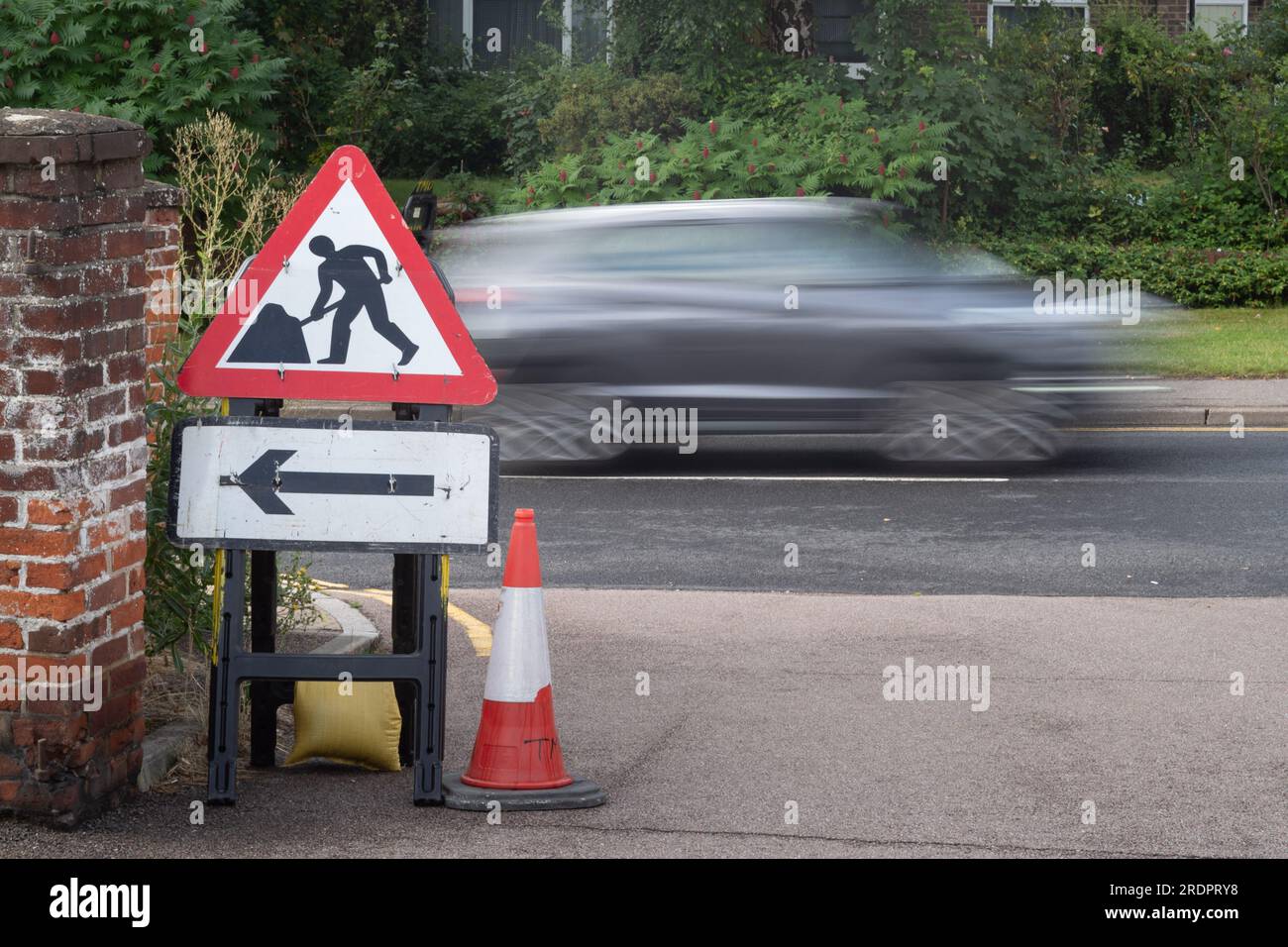 Roadworks arrow hi-res stock photography and images - Alamy