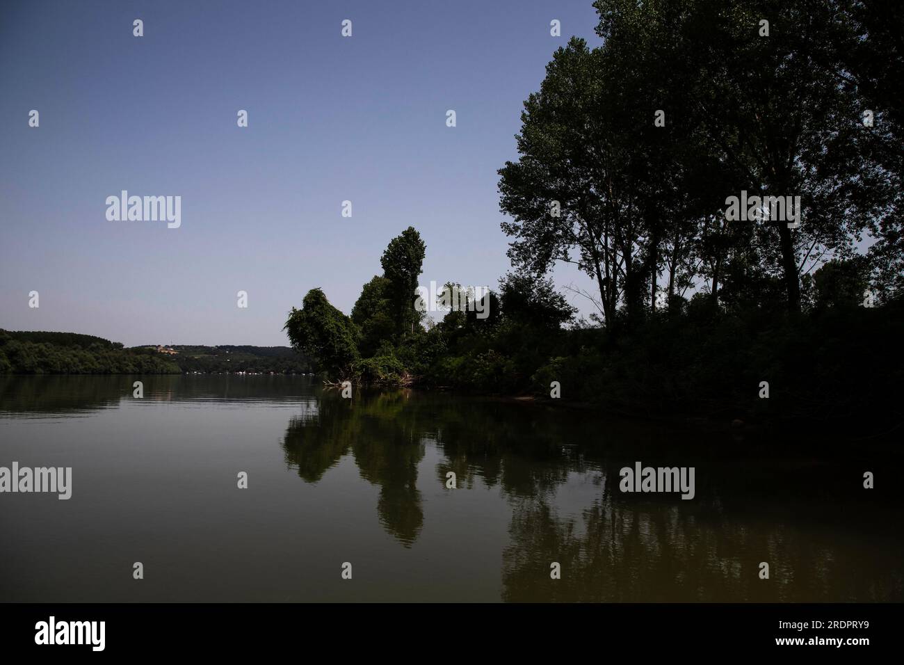 Riverbank panoramic hi-res stock photography and images - Alamy