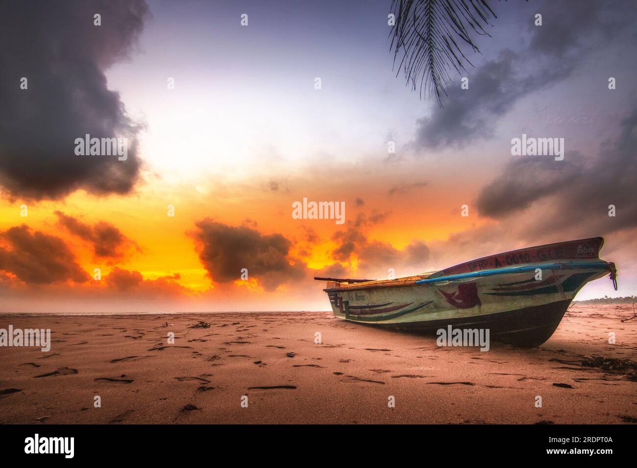 Sri Lanka on the beach. beautiful photo of the sea at sunset with lots ...