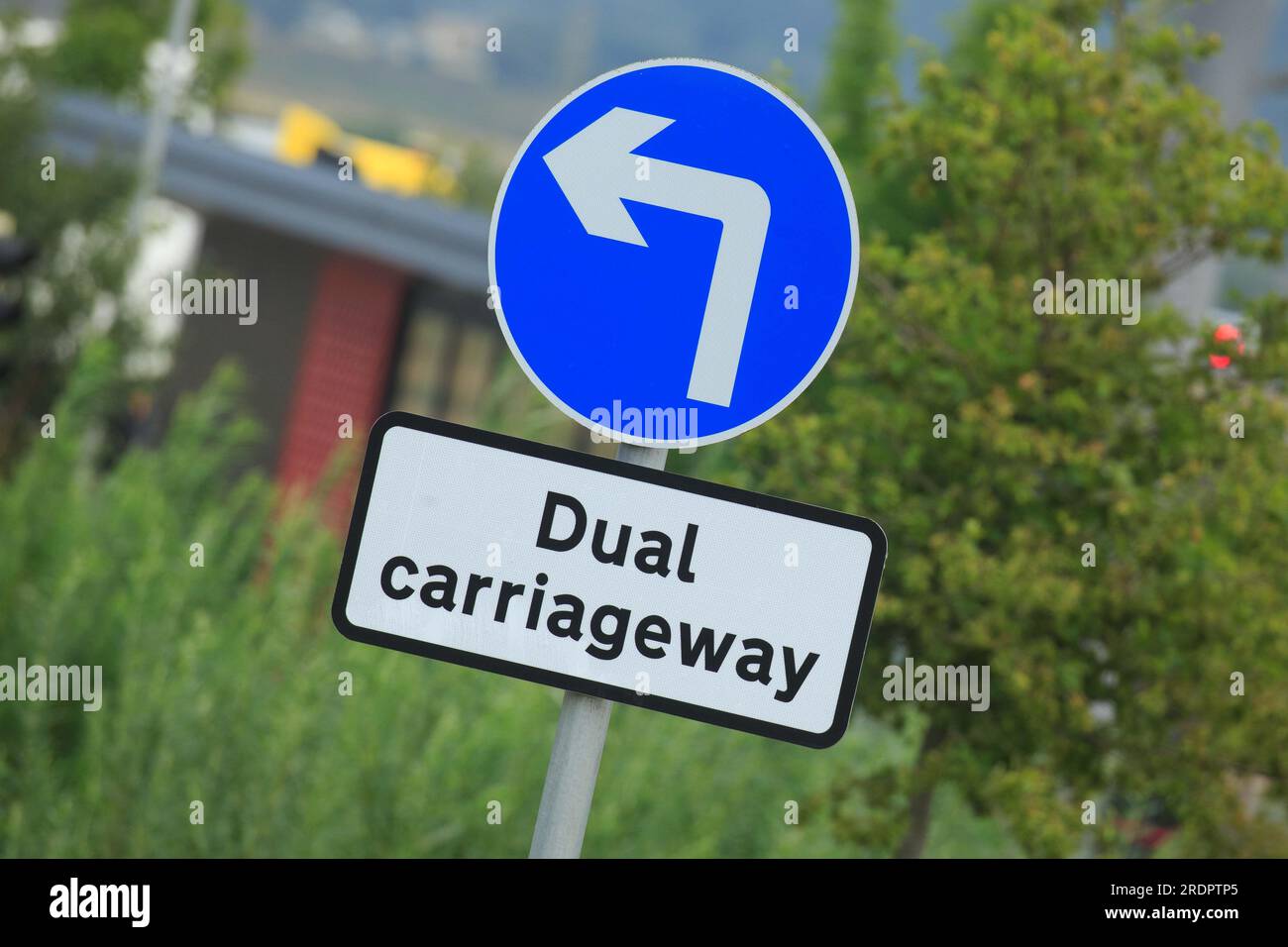 Dual carriageway sign Stock Photo - Alamy