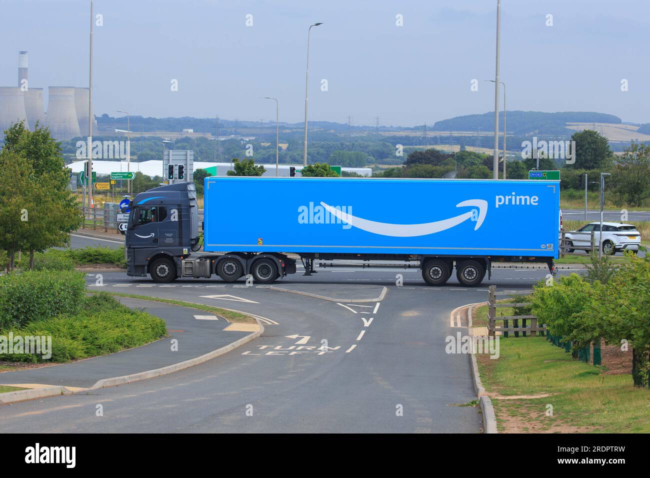 Amazon Prime articulated lorry entering East Midlands gateway hub Stock ...