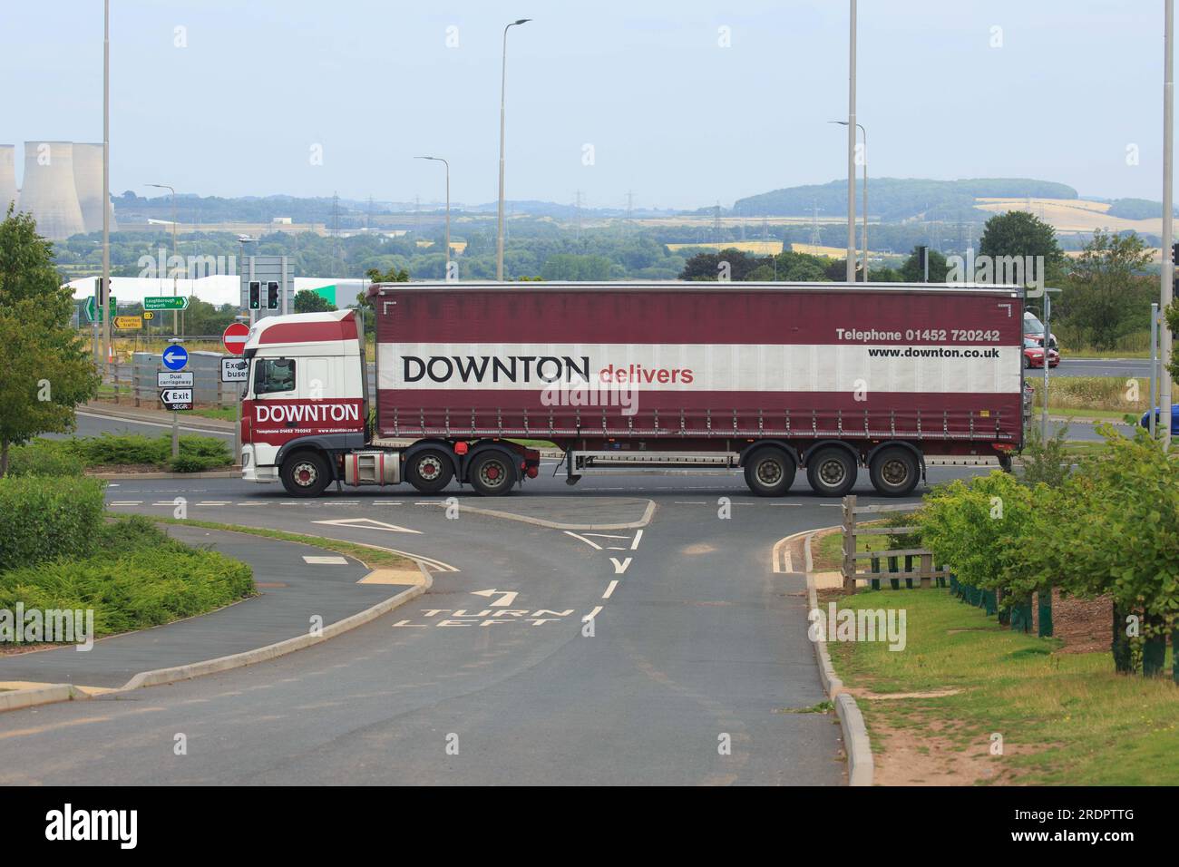 Downton lorry hi-res stock photography and images - Alamy