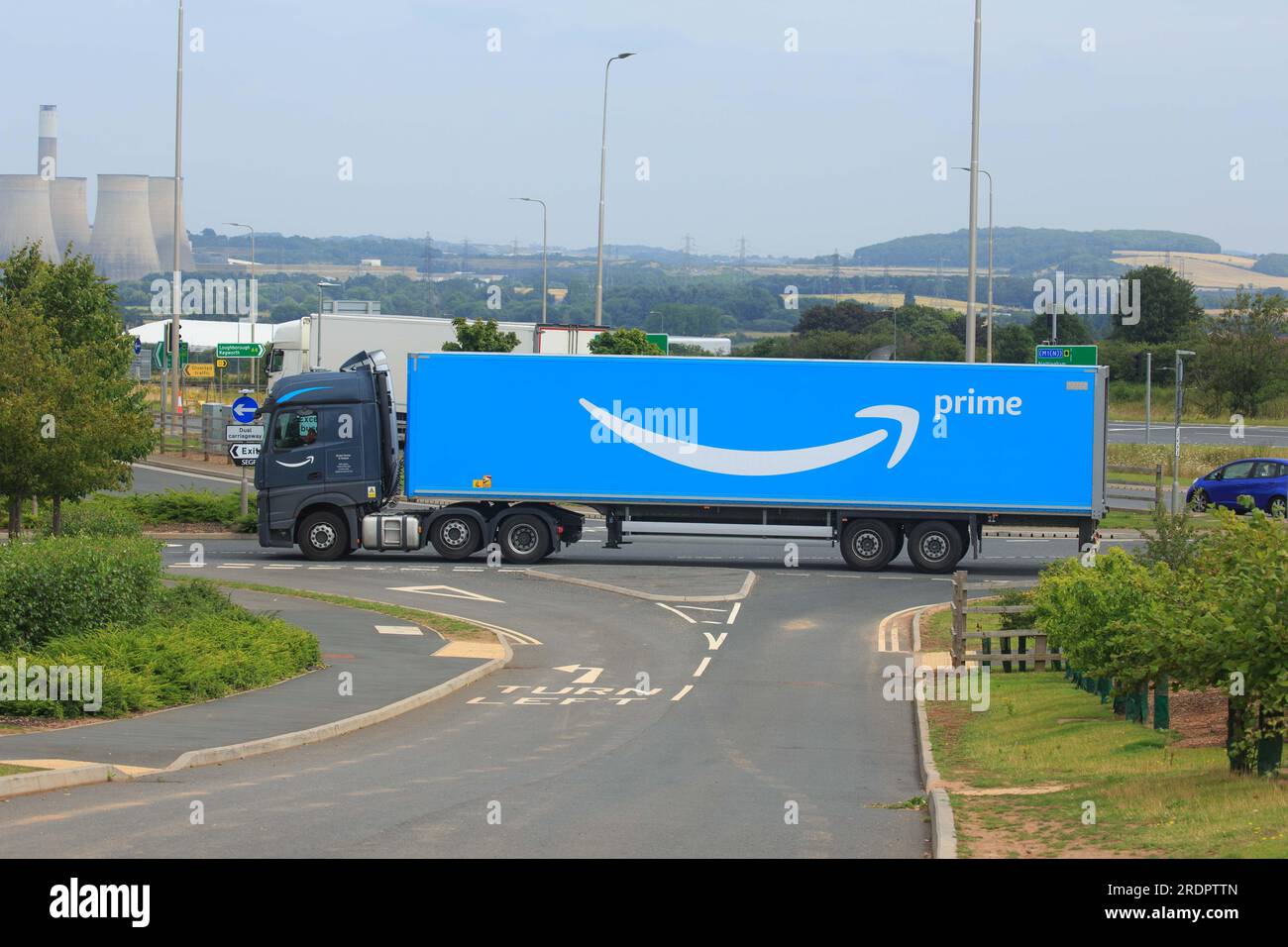 Amazon Prime articulated lorry entering East Midlands gateway hub Stock ...