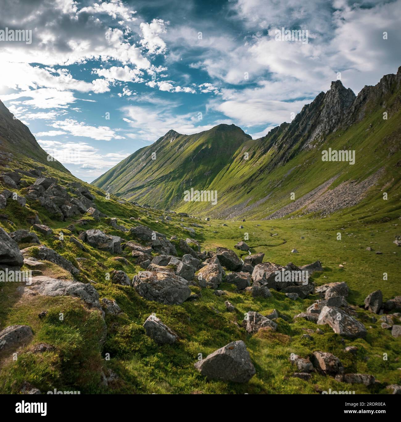 Sharp valley hi-res stock photography and images - Alamy