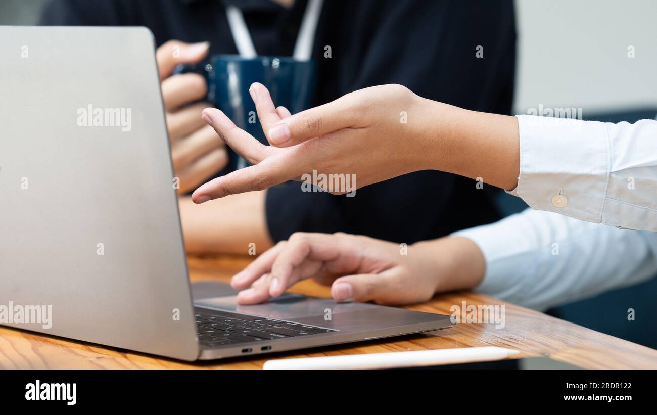 Male and female consult work and exchanges of opinions between chief ...