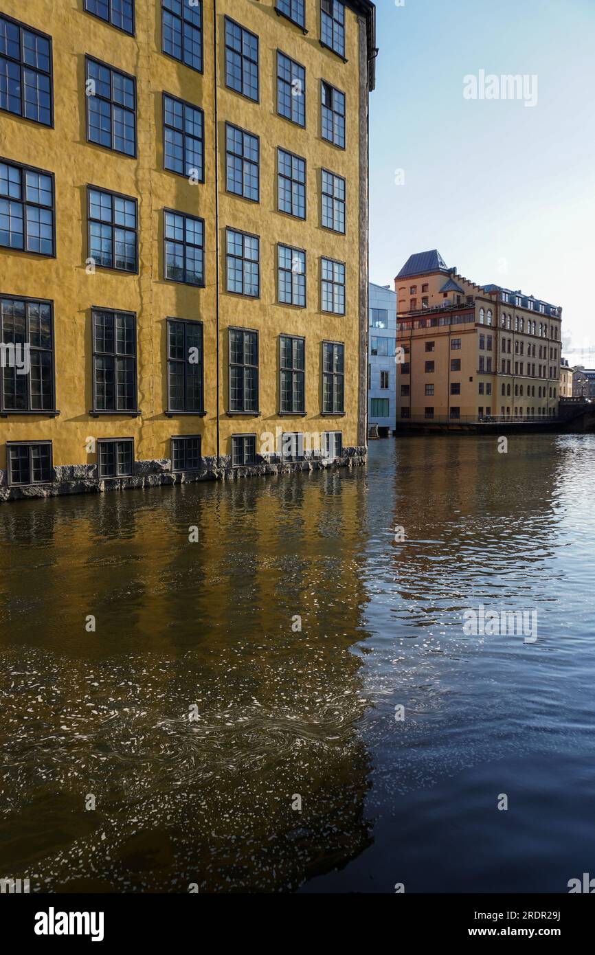 Canal with next to no water hi-res stock photography and images - Alamy