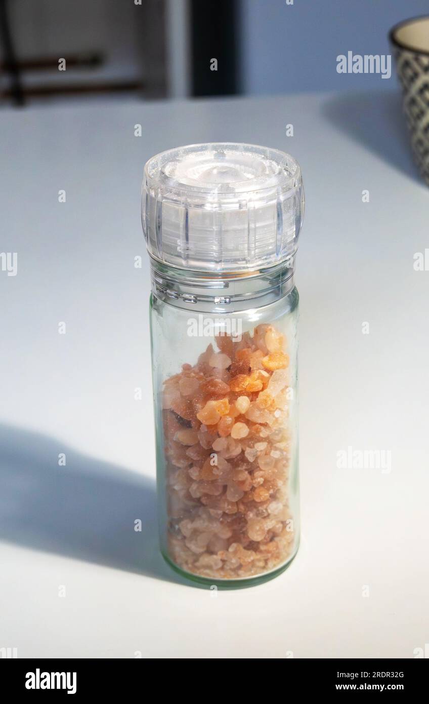Himalayan rose pink coarse salt in a grinder mill Stock Photo - Alamy