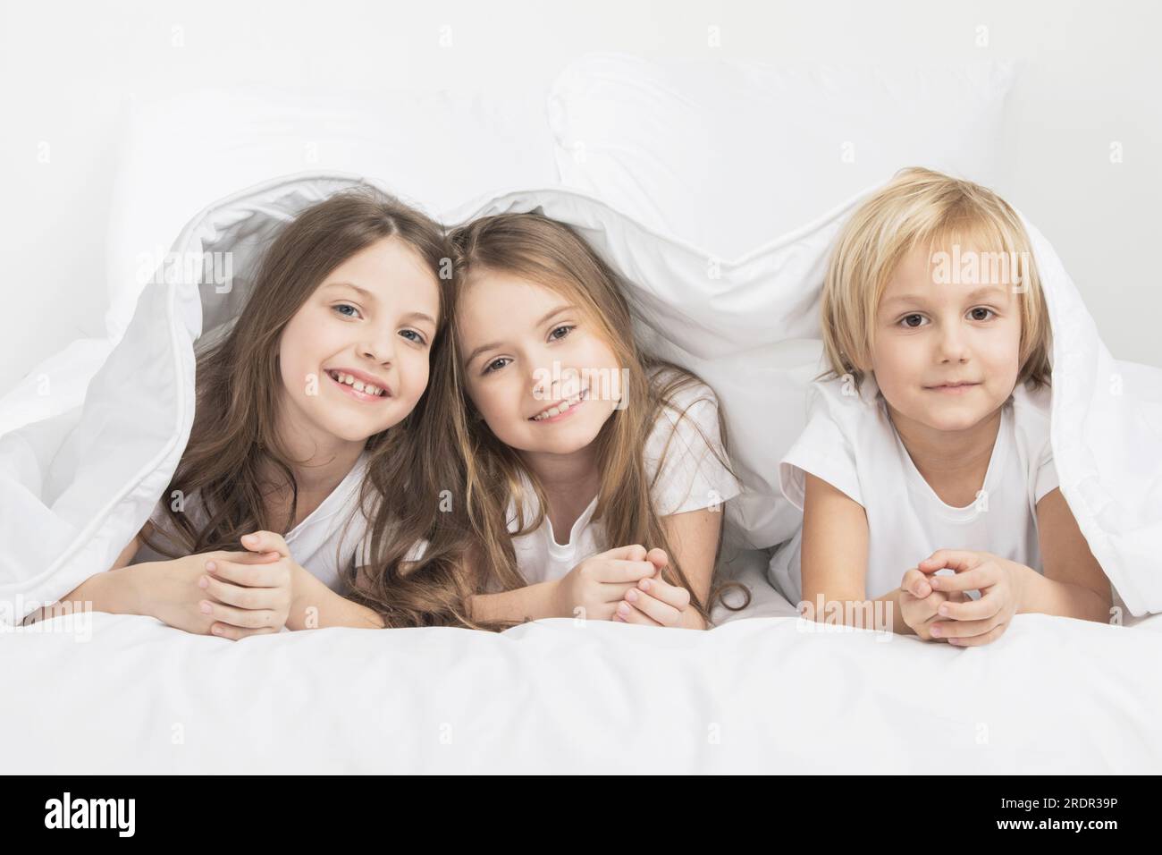 Children play under blanket hi-res stock photography and images - Alamy