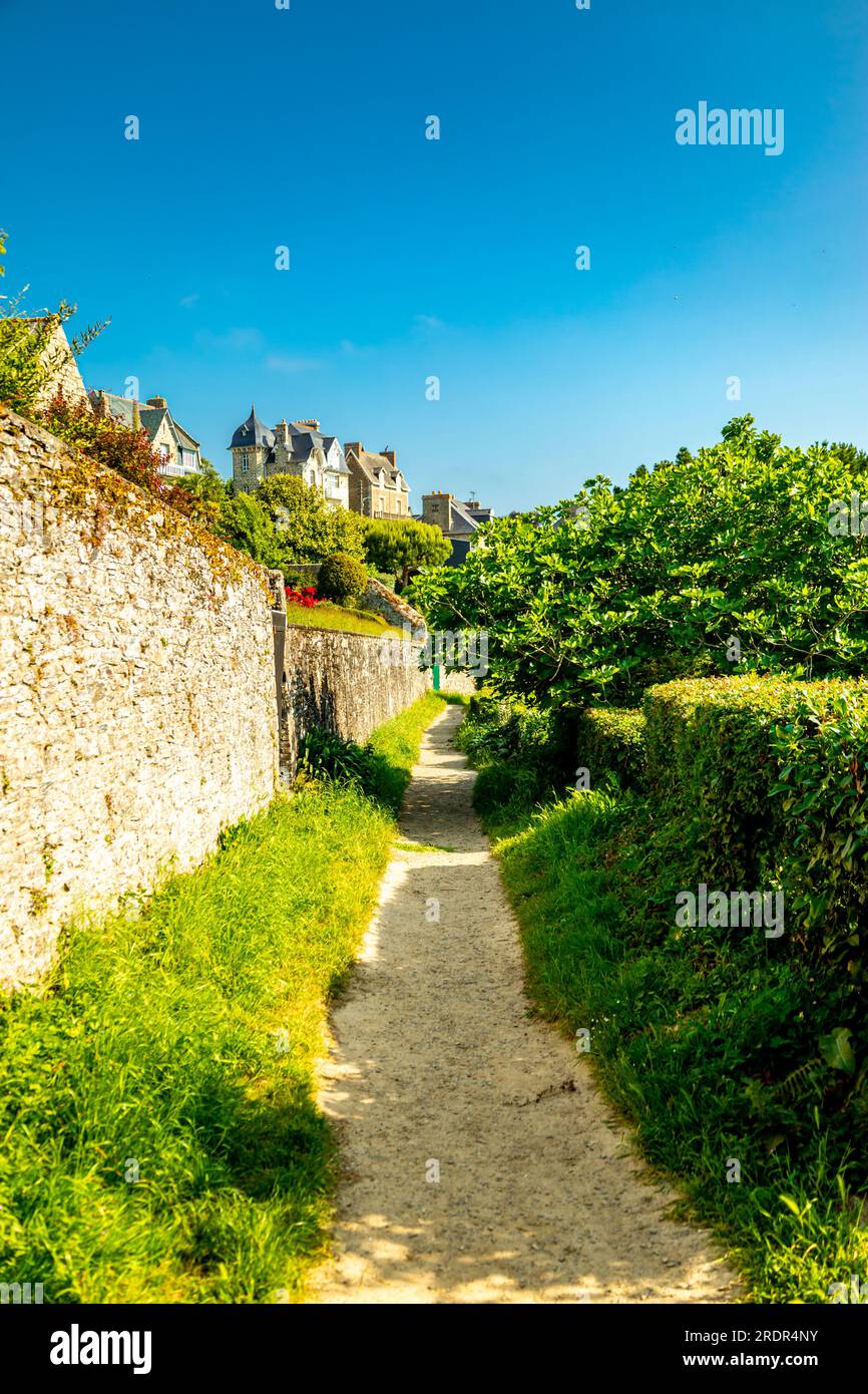 Scenic hike to Pointe du Grouin in beautiful Brittany - Cancale ...