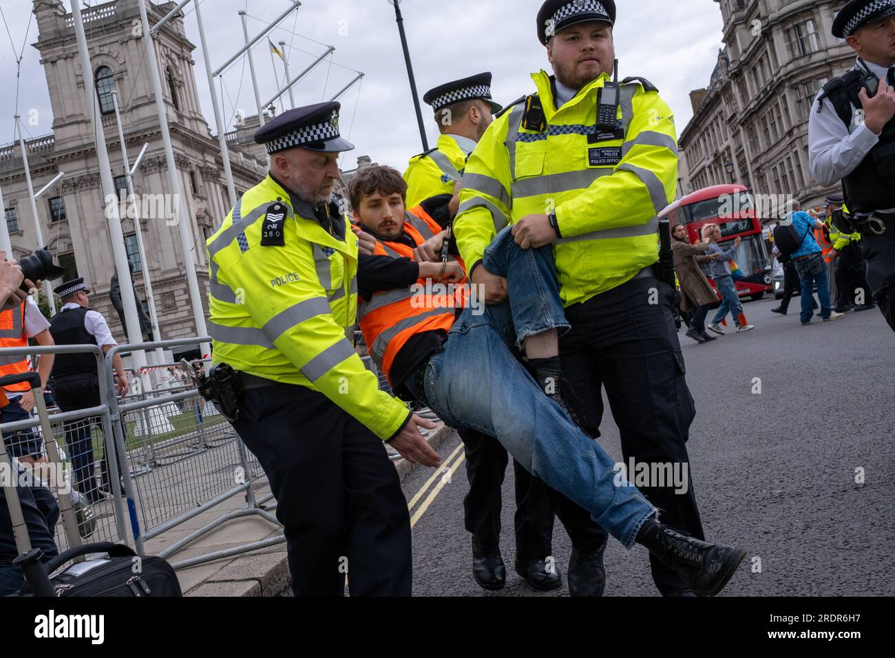 Hundreds of JSO Protestors block roads in Westminster causing traffic ...