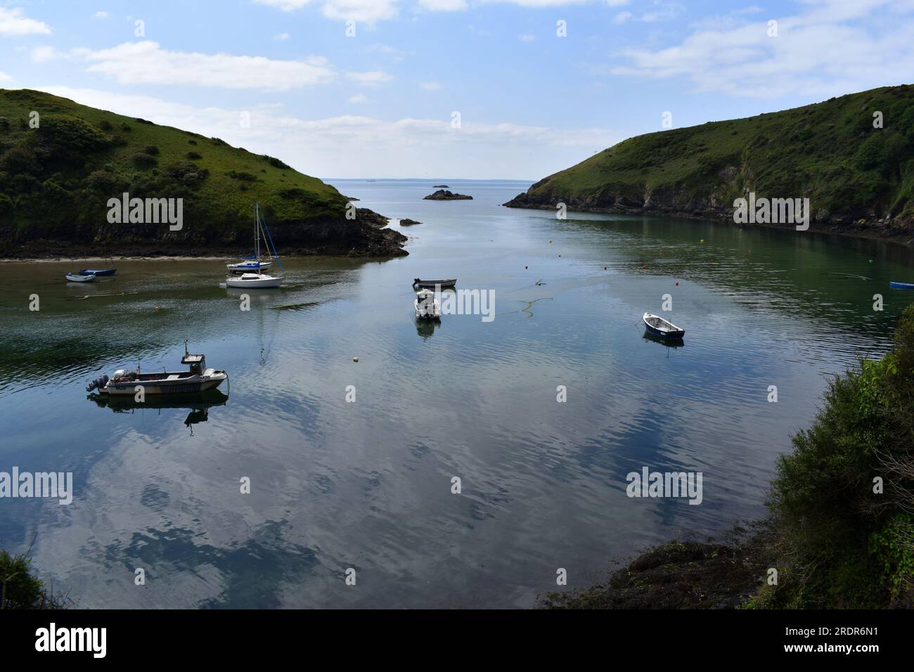 Outside the harbour of solva hi-res stock photography and images - Alamy