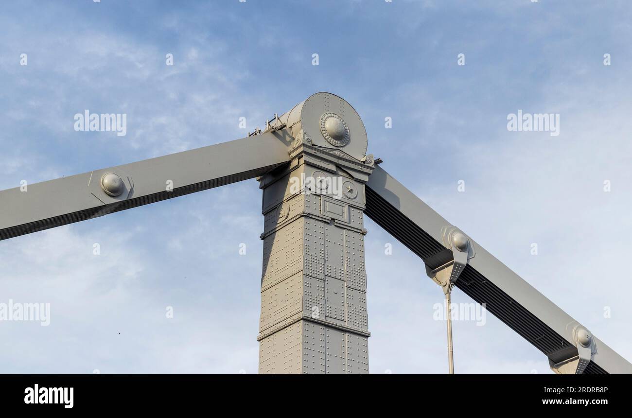 Bridge mast hi-res stock photography and images - Alamy