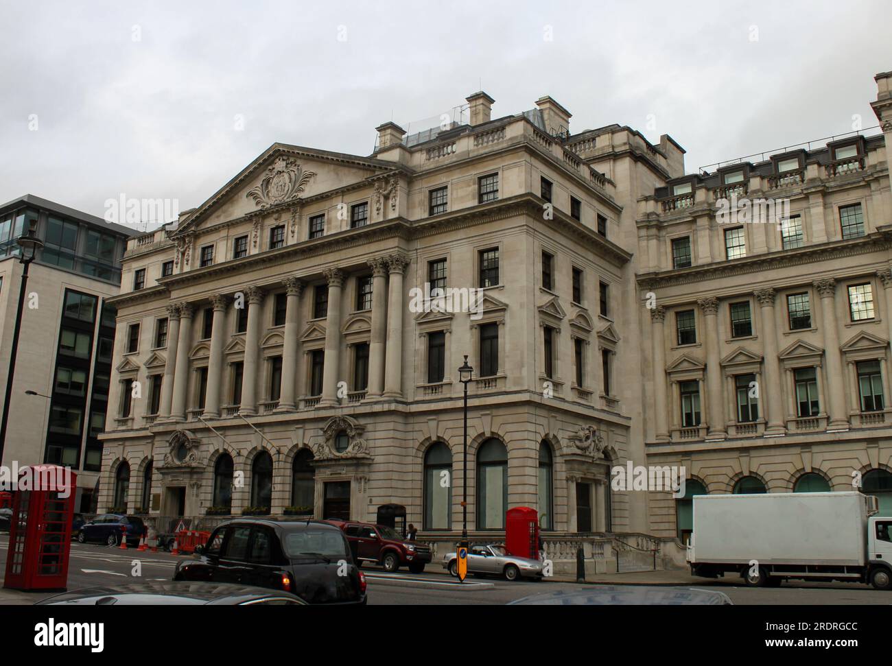 Building next to a road hi-res stock photography and images - Alamy