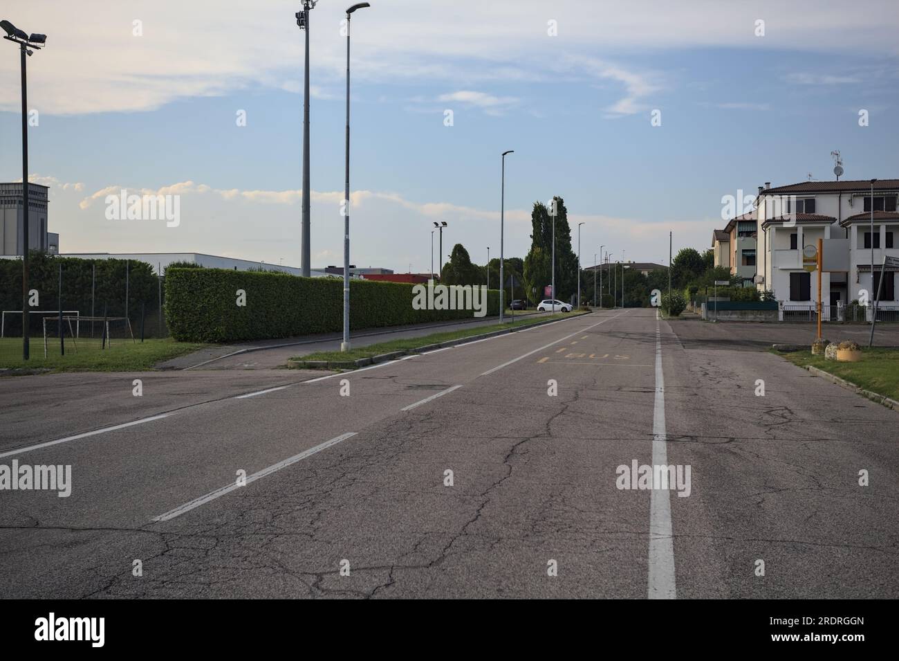 Empty modern urban street night europe hi-res stock photography and ...