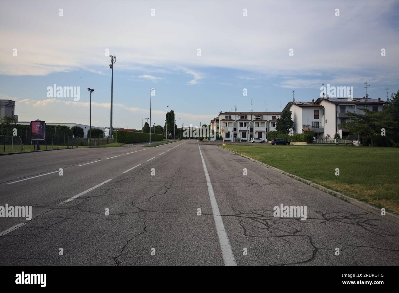 Empty modern urban street night europe hi-res stock photography and ...