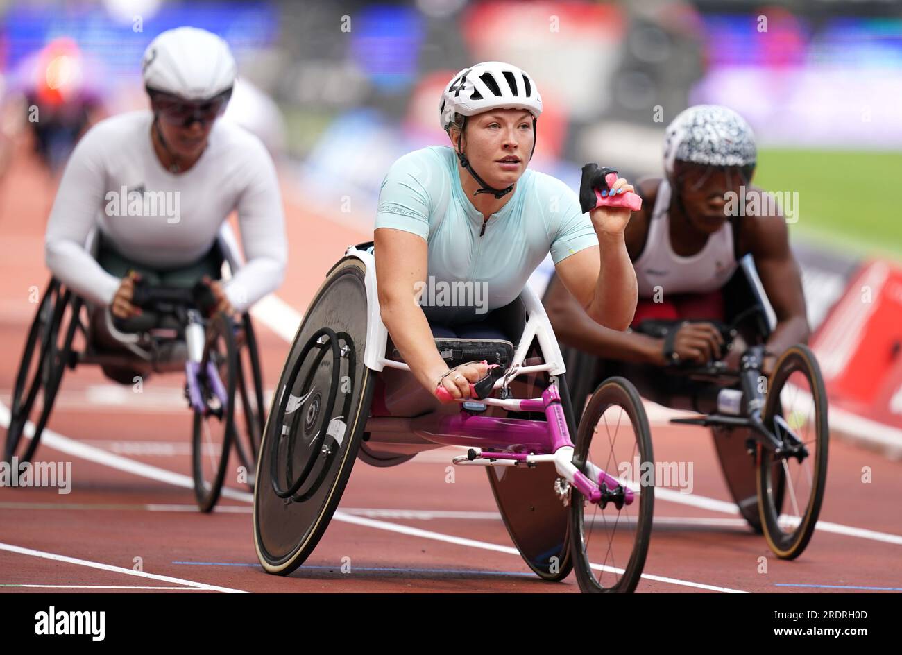 Samantha Kinghorn celebrates winning the Women's 800m Wheelchair race ...