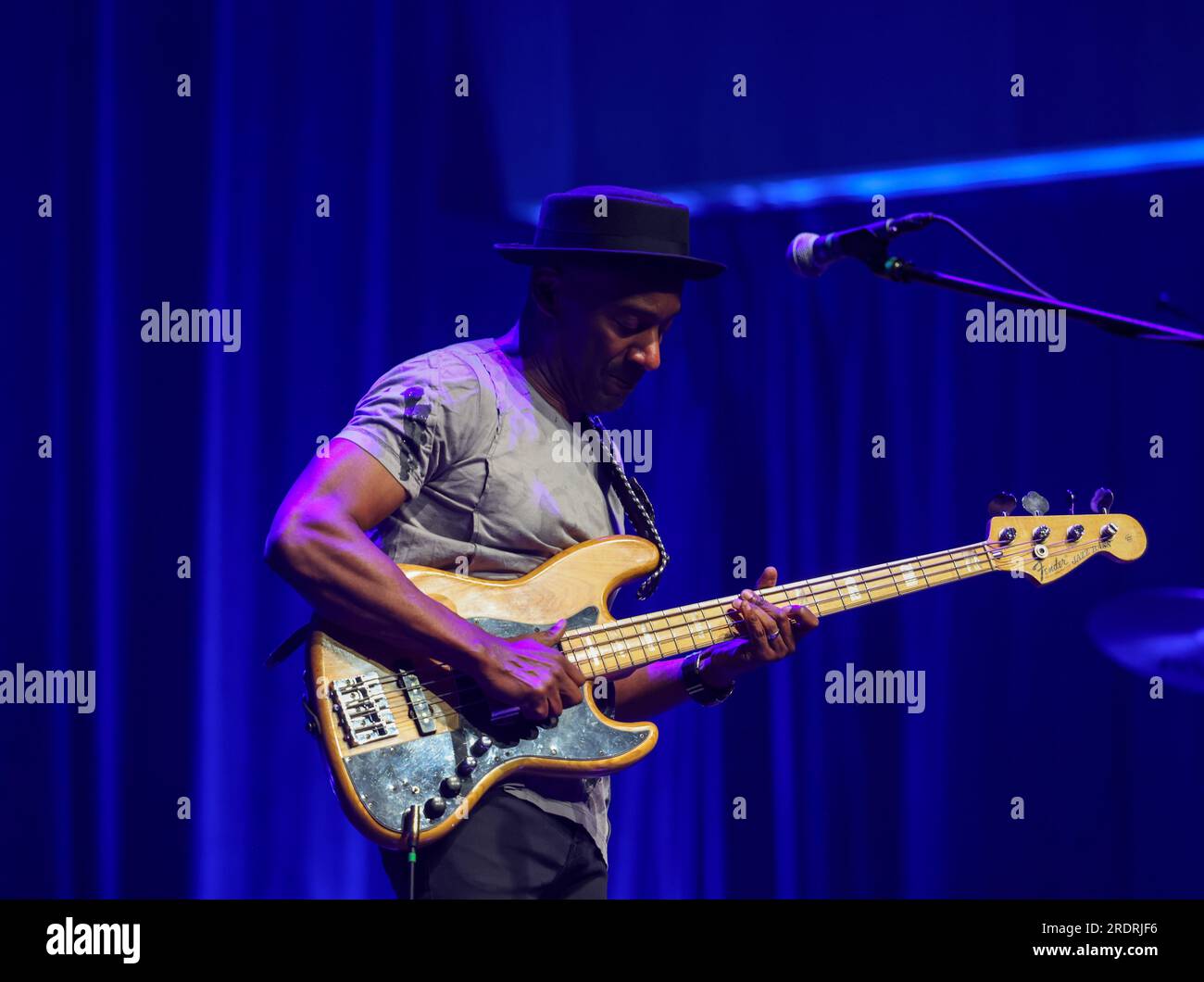Marcus miller bassist hi-res stock photography and images - Alamy