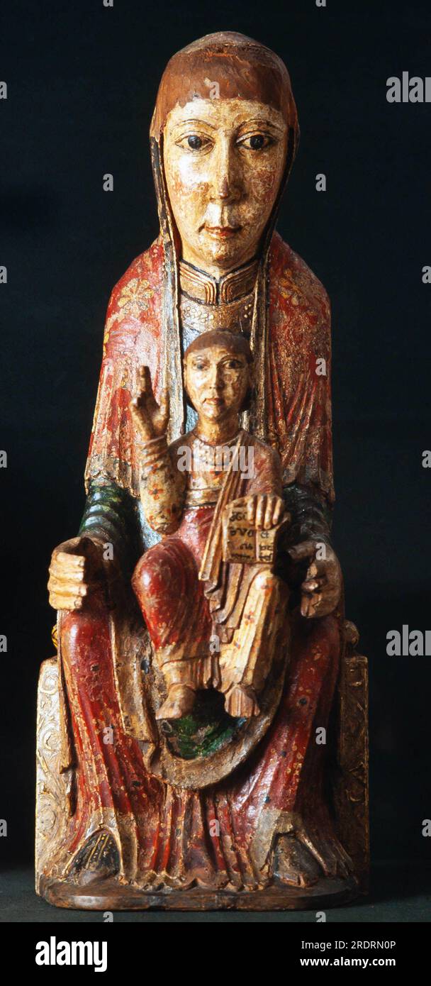 Virgen de Ger, siglo XII. Museu Nacional d'Art de Catalunya Stock Photo ...