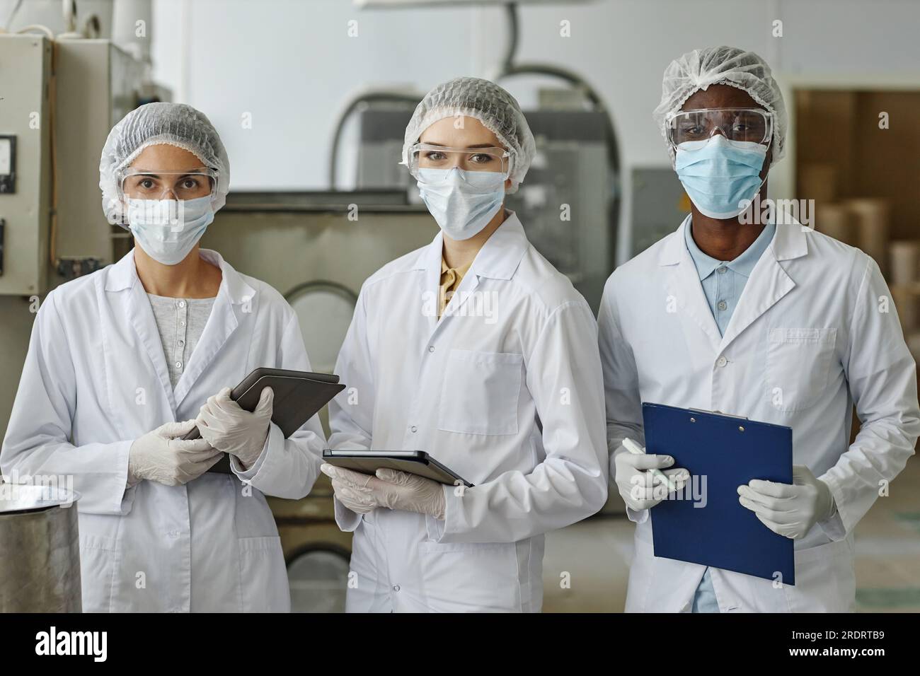 Female workers wearing lab coats hi-res stock photography and images ...