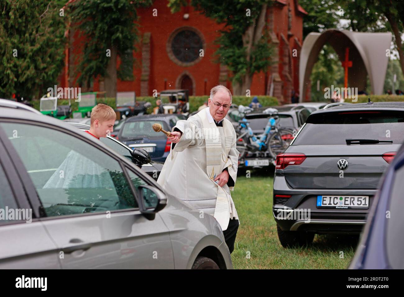 Steinbach, Germany. 23rd July, 2023. Father Andreas Kruse blesses the ...
