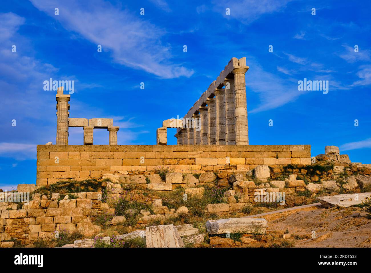 Sunset sky and ancient ruins of temple of Poseidon, Sounion, Greece ...