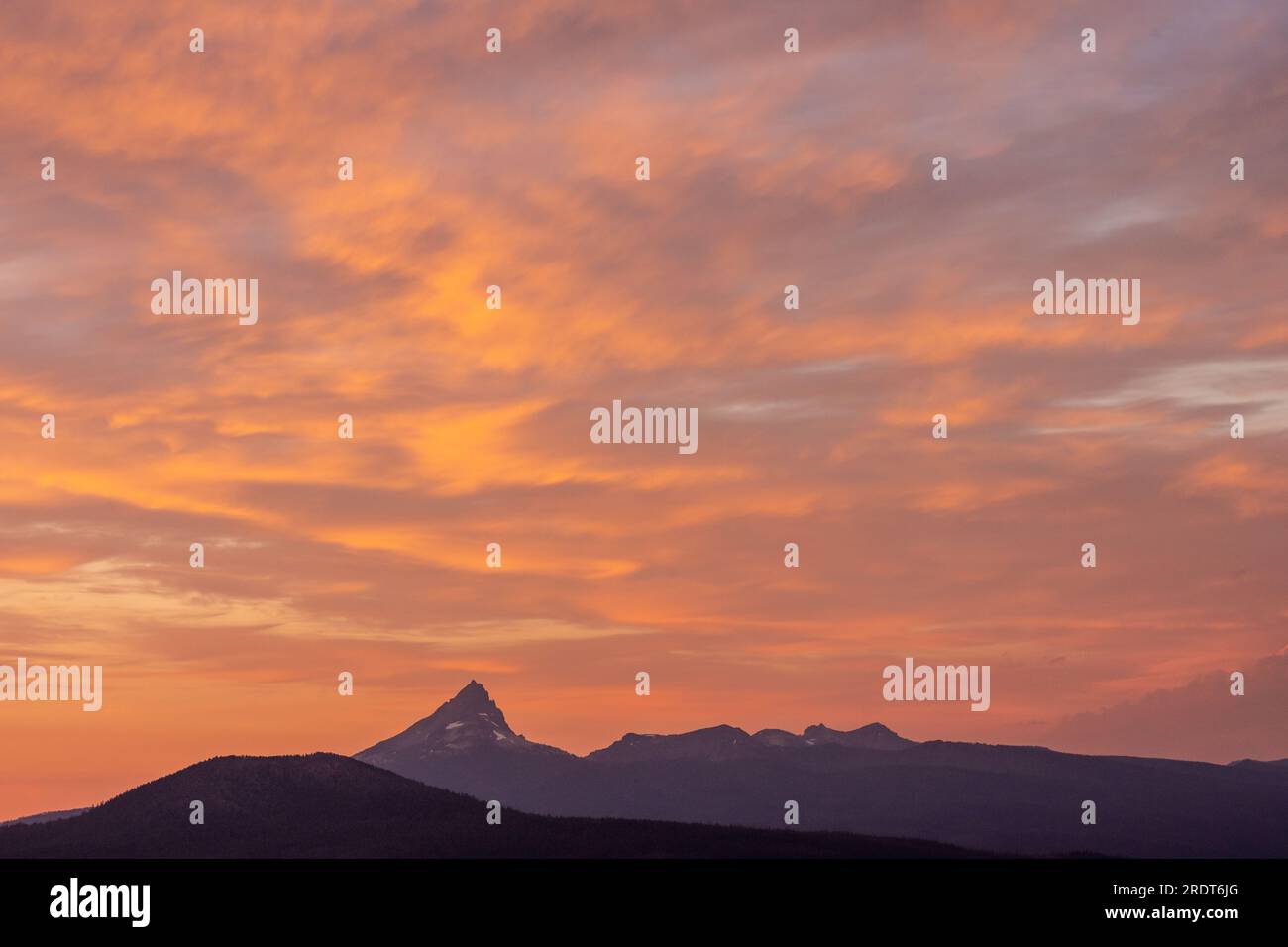 Sunset Over Mt. Thielsen In Crater Lake National Park Stock Photo - Alamy