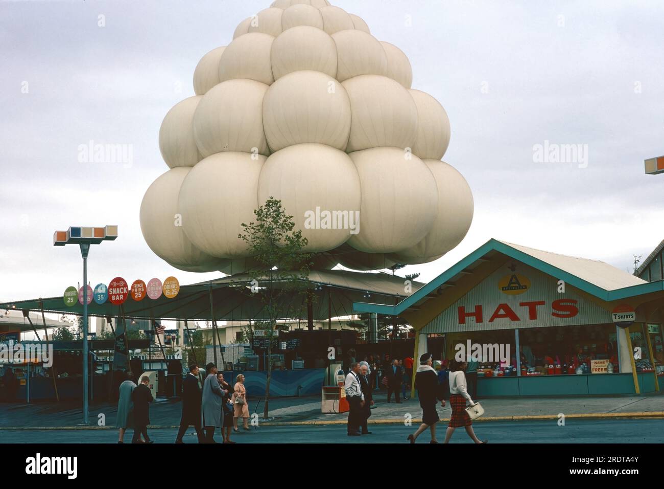 Pictures of the world's fair at Flushing Meadows-Corona Park in Queens ...