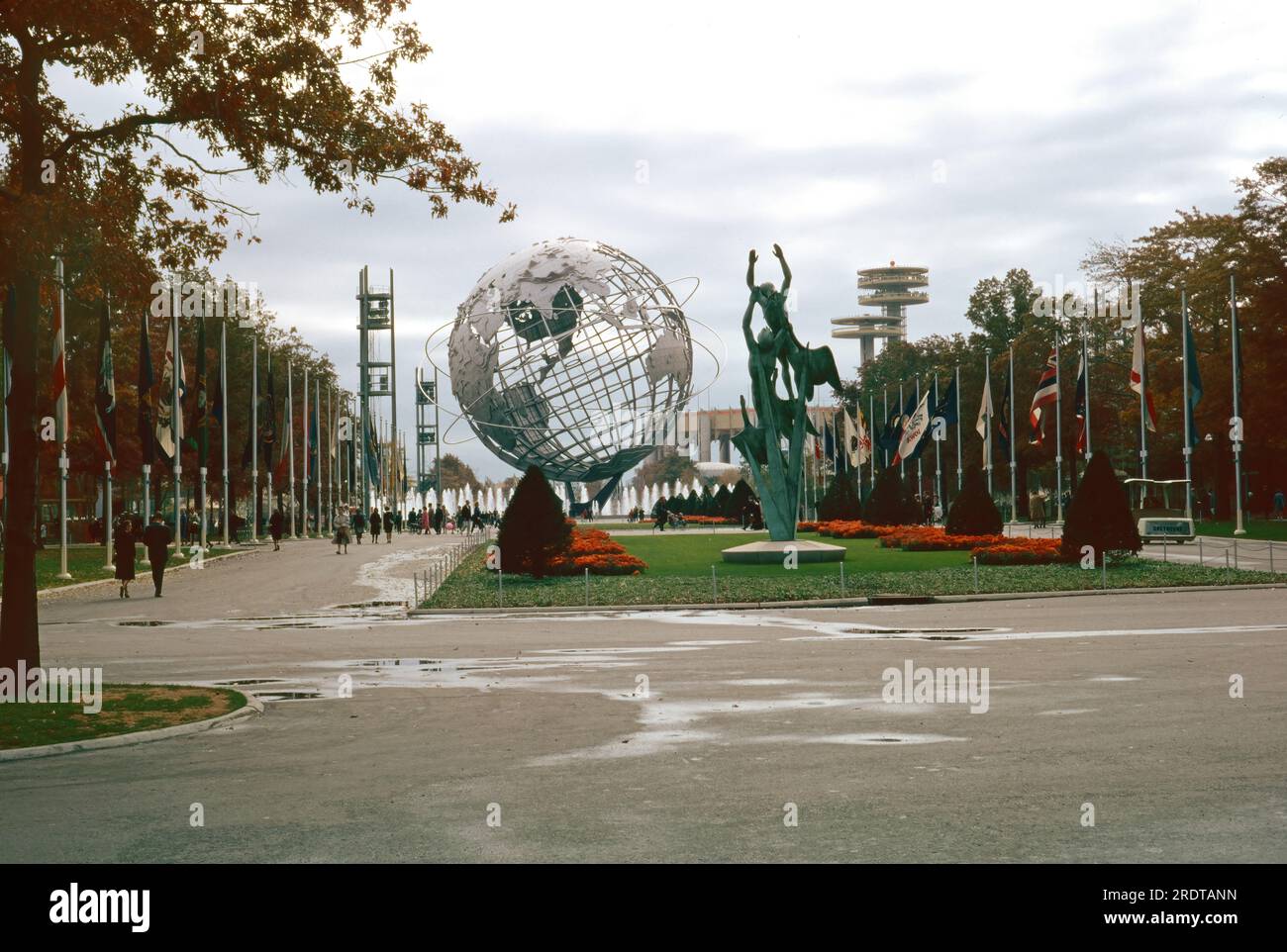 Pictures of the world's fair at Flushing Meadows-Corona Park in Queens ...