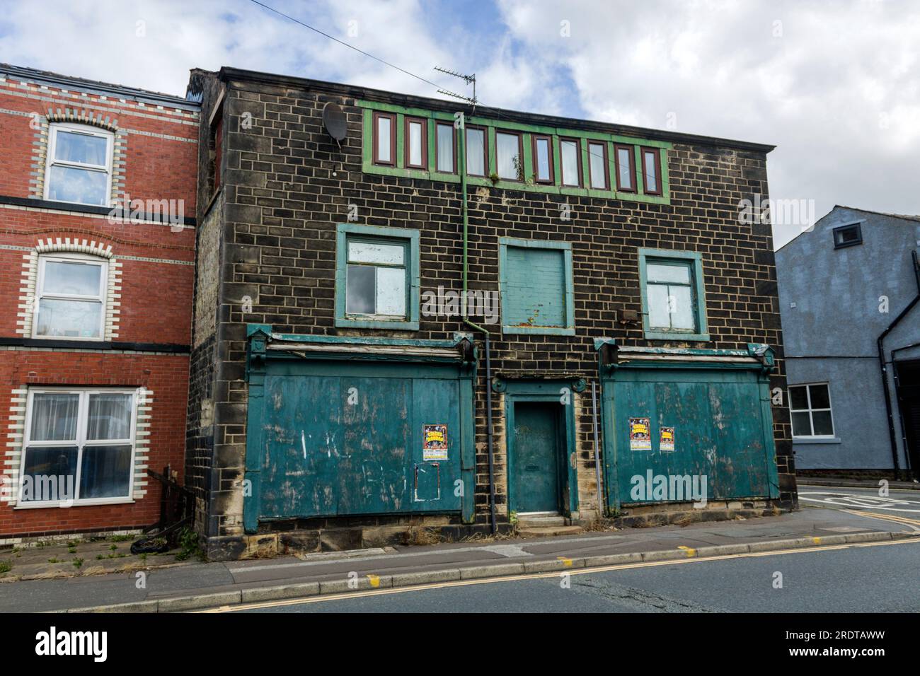 Boarded up building. Rochdale town centre Stock Photo - Alamy