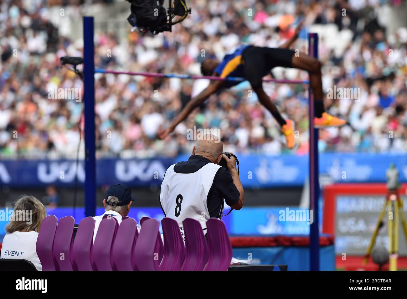Mens high jump hi-res stock photography and images - Alamy