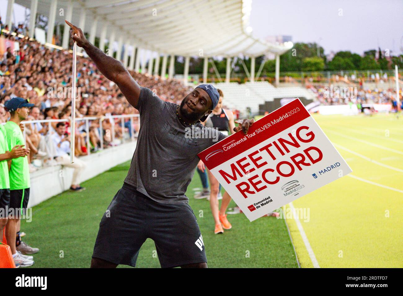 Rajindra Campbell breaks the national record and the meeting record in ...