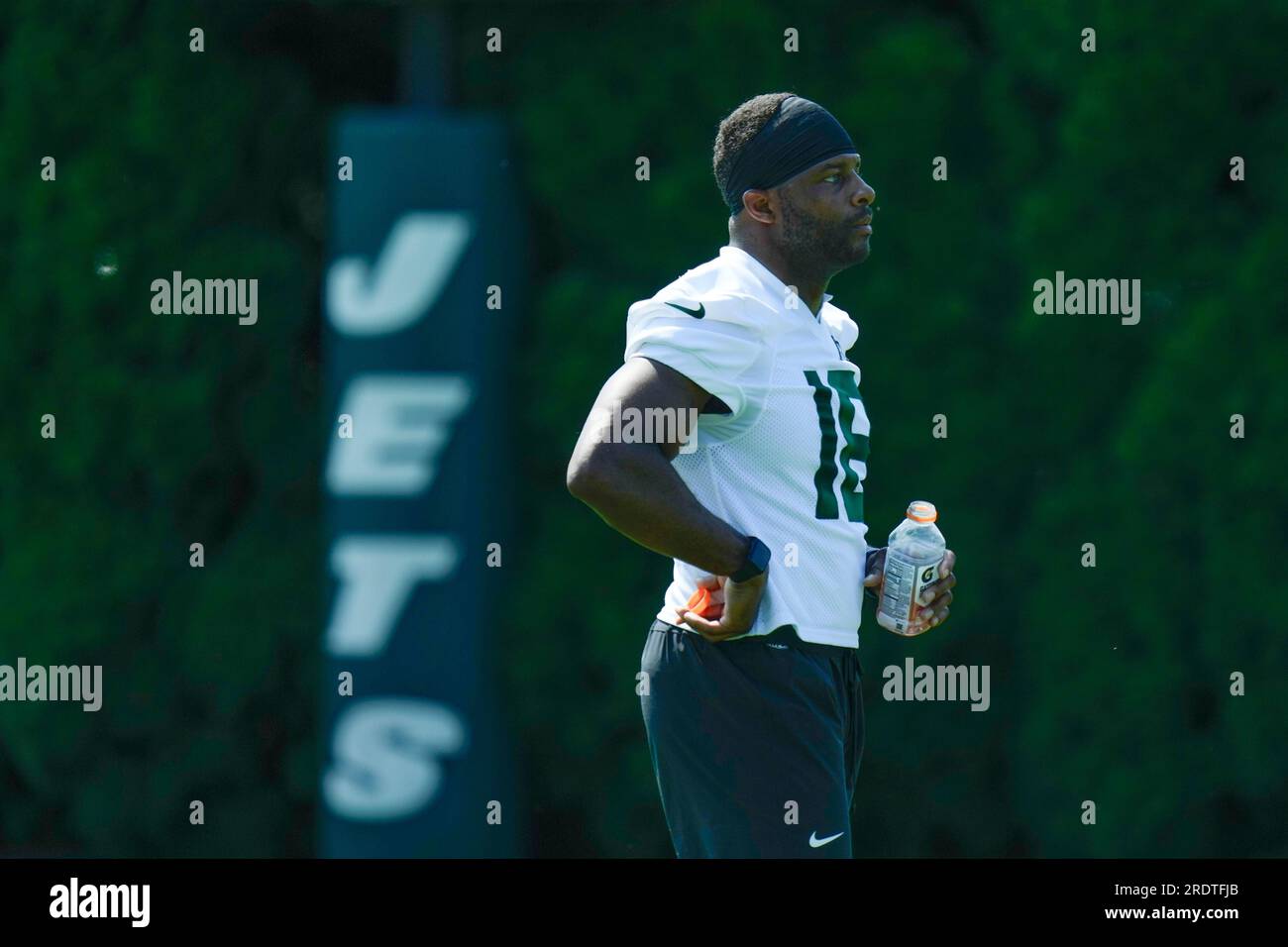 New York Jets' Randall Cobb works on the side at the NFL football team ...