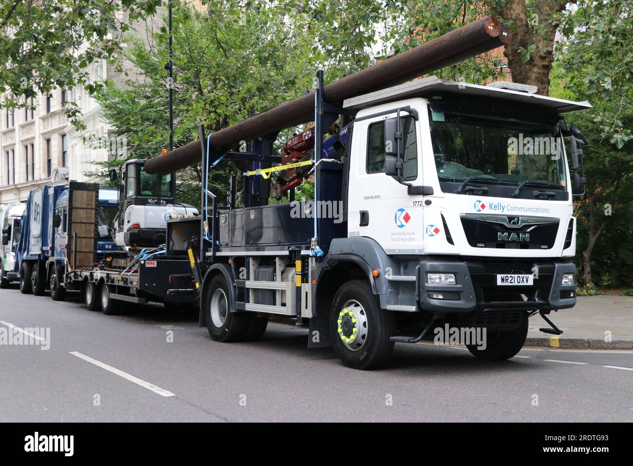 M.A.N POLE ERECTION UNIT TRUCK OF KELLY GROUP OVERHEAD TELECOMS ...