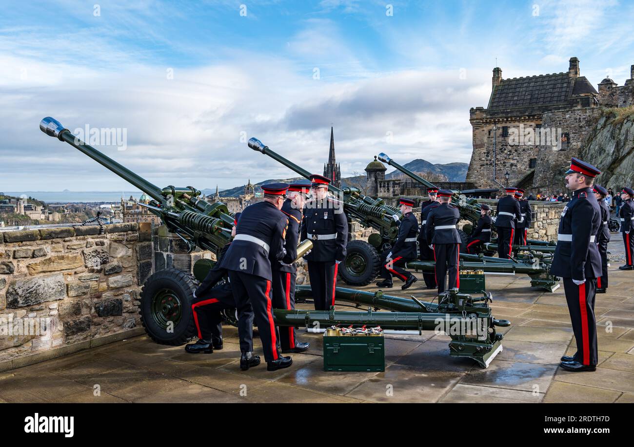 21 Gun salute marks accession of Queen Elizabeth II to the throne for ...