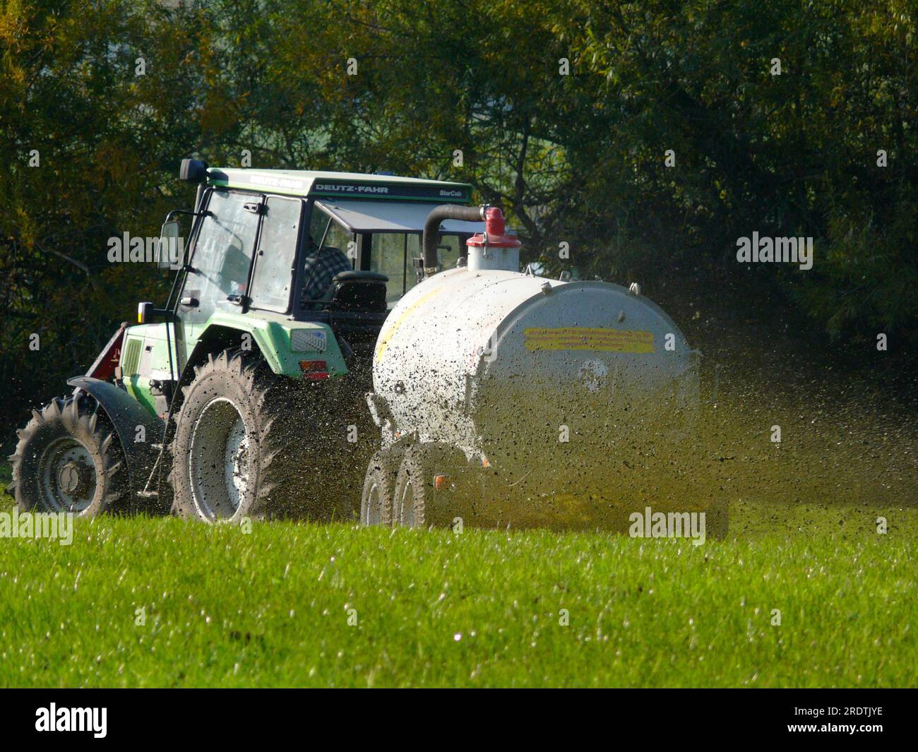 Tractor slurry tanker hi-res stock photography and images - Alamy