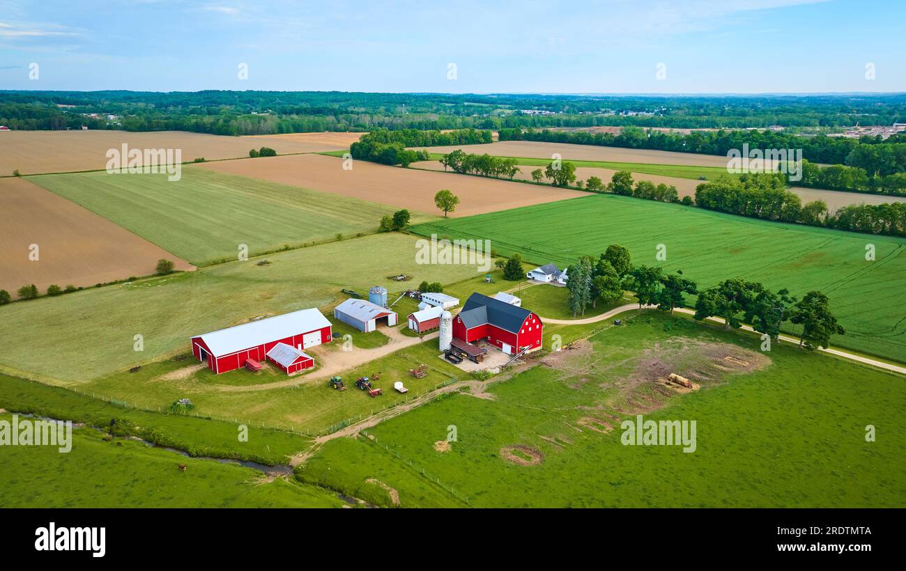 Classic red barn hi-res stock photography and images - Alamy