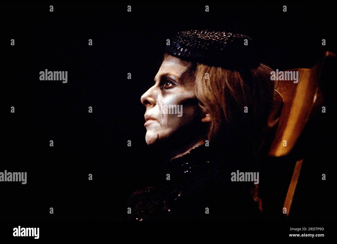 Actress billie whitelaw hi-res stock photography and images - Alamy