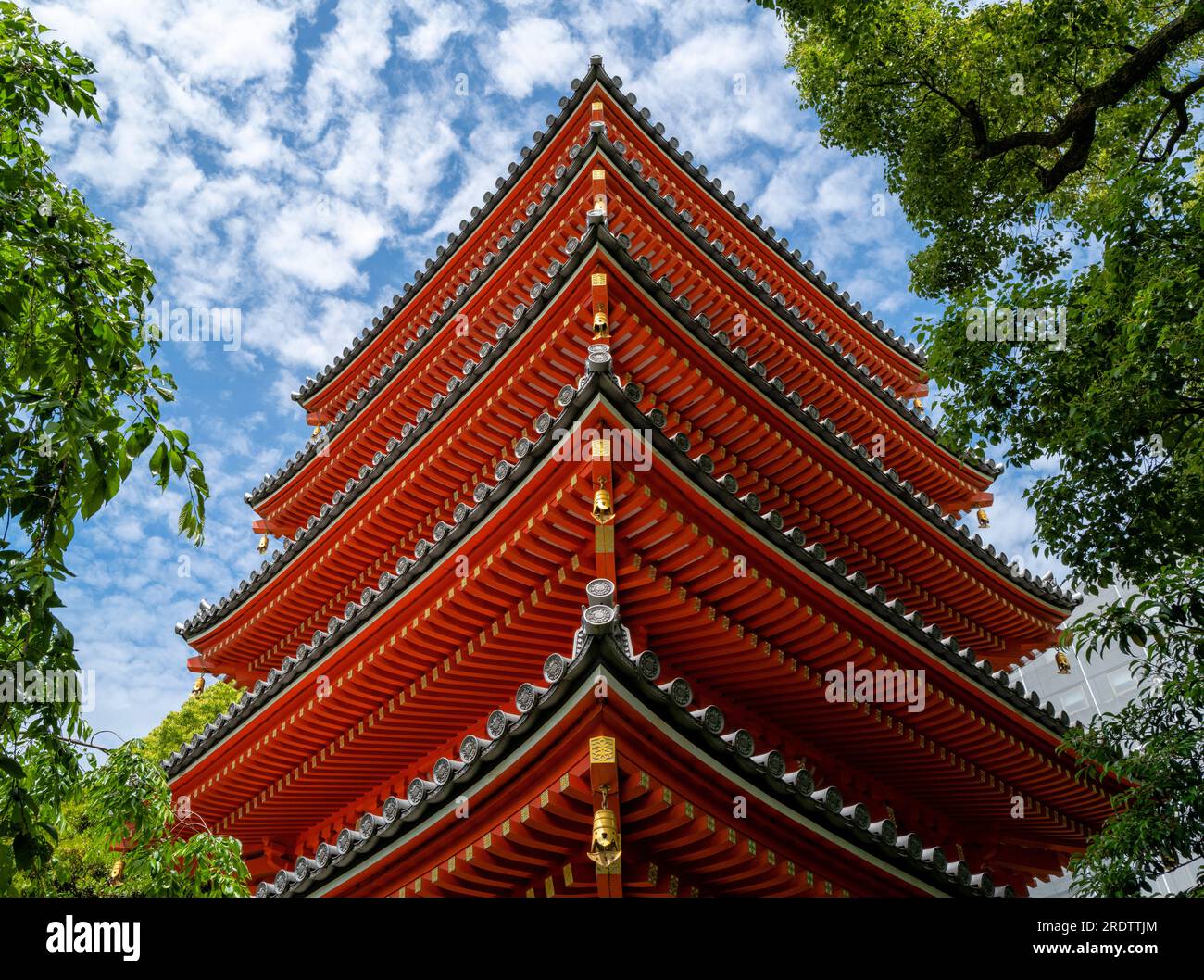 Red temple in city japan hi-res stock photography and images - Alamy