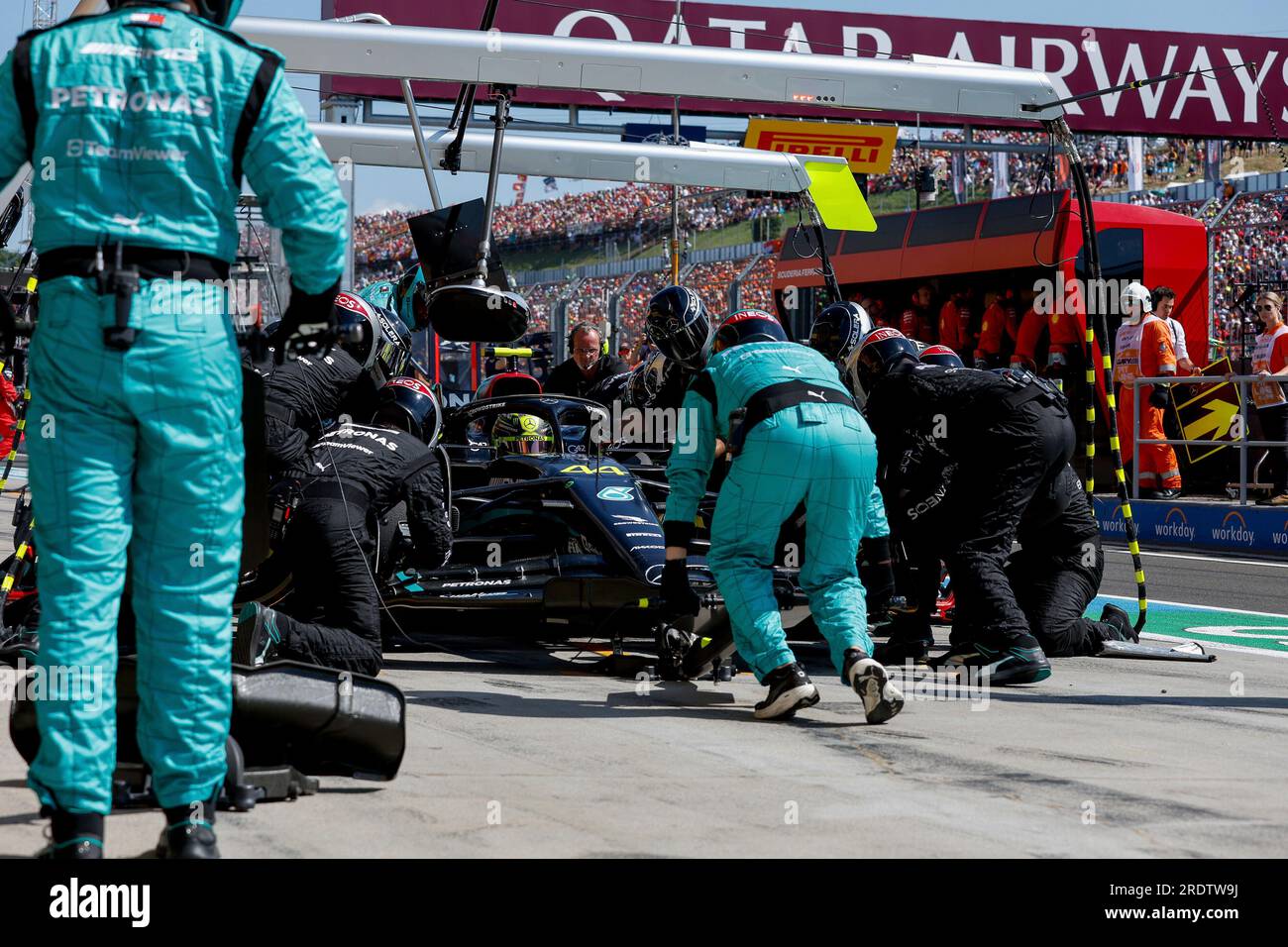 Mercedes pit crew lewis hamilton hi-res stock photography and images ...