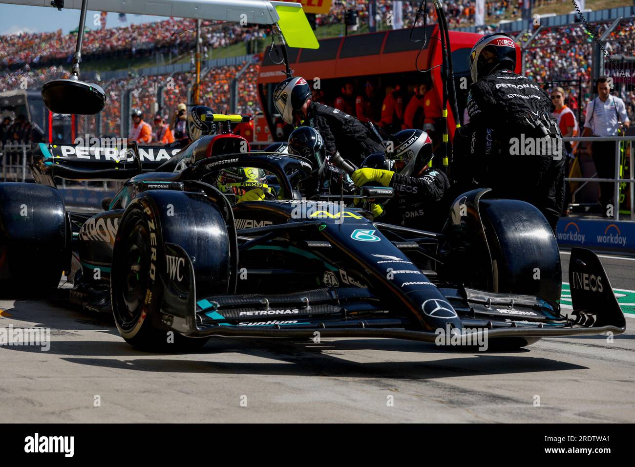Mercedes pit crew lewis hamilton hi-res stock photography and images ...