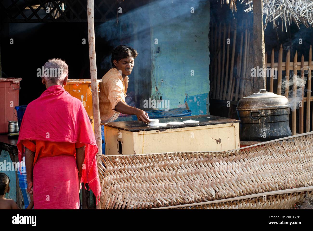 Indian man making dosa hi-res stock photography and images - Alamy